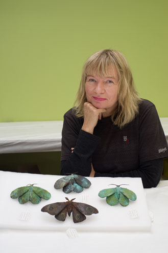 Elizabeth Thomson artist portrait – Art News Aotearoa